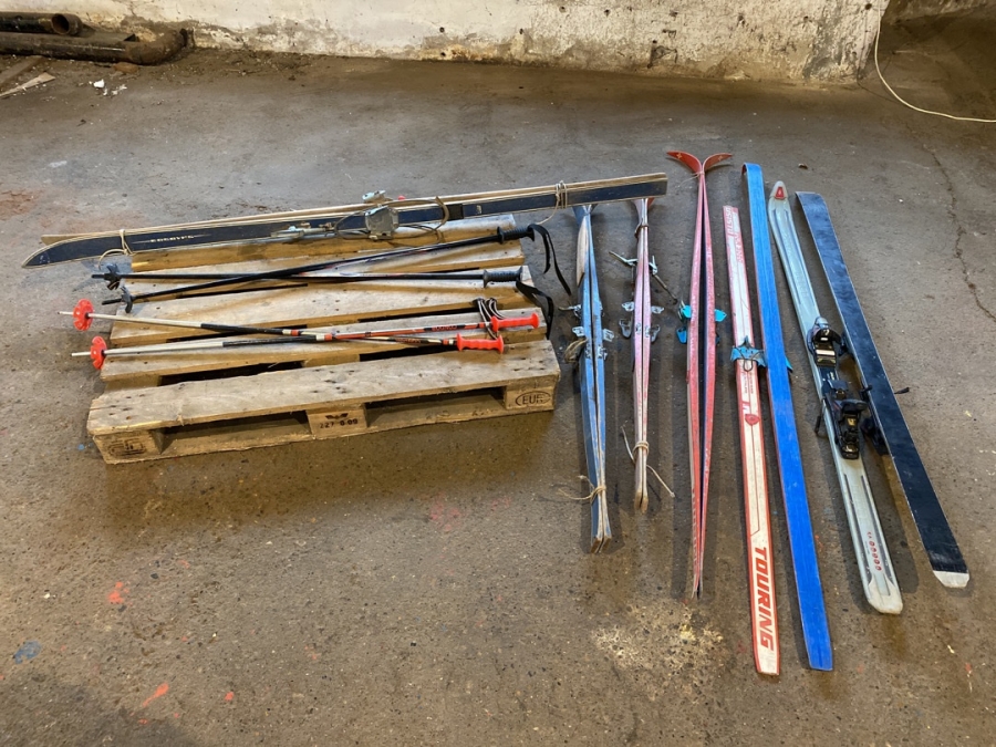 Klaravik Auktioner | Langrendsski, slalomski og stave