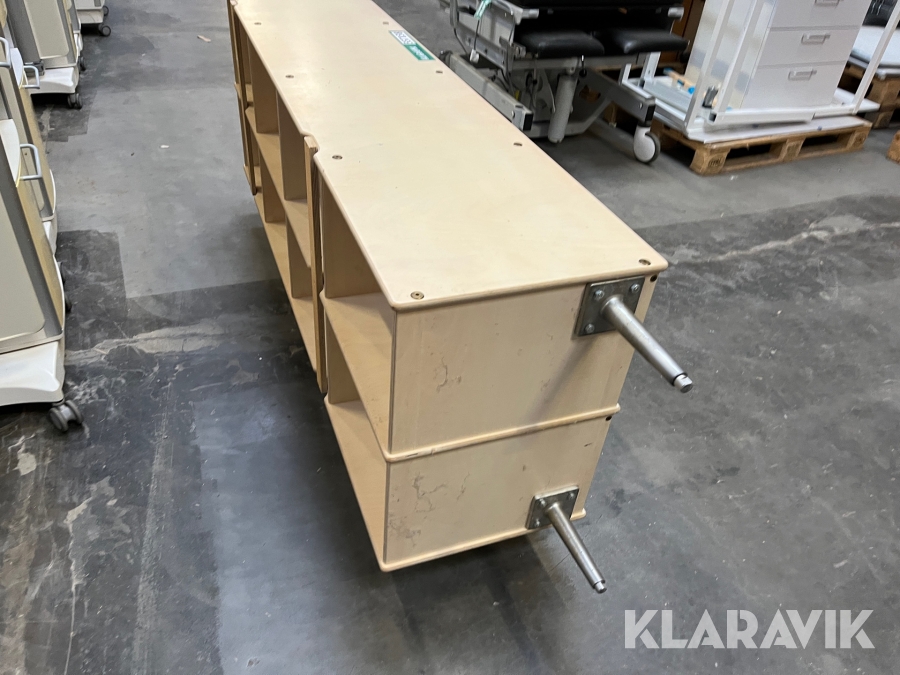 Omklædning/opbevaringsskab, Ballerup, Klaravik auktioner