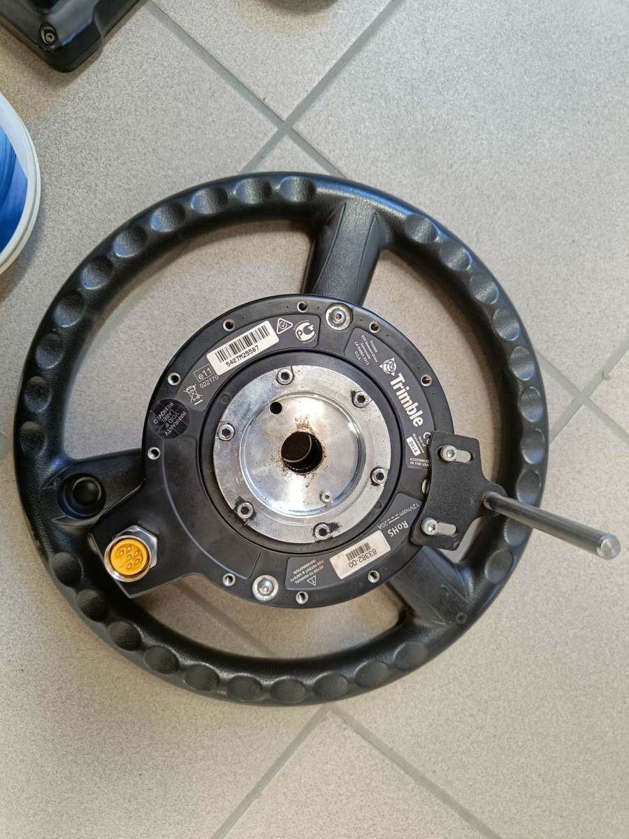 Klaravik Auktioner | Trimble RTK GPS anlæg med ret styring