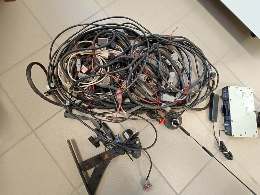 Klaravik Auktioner | Trimble RTK GPS anlæg med ret styring