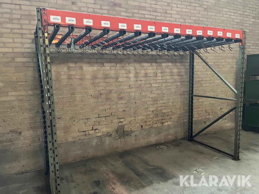 Reol med udtræksskinner / kroge, Thisted, Klaravik auktioner