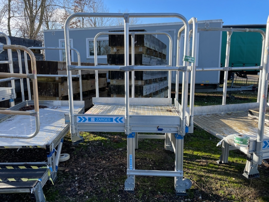 Klaravik Auktioner | Stige med platform