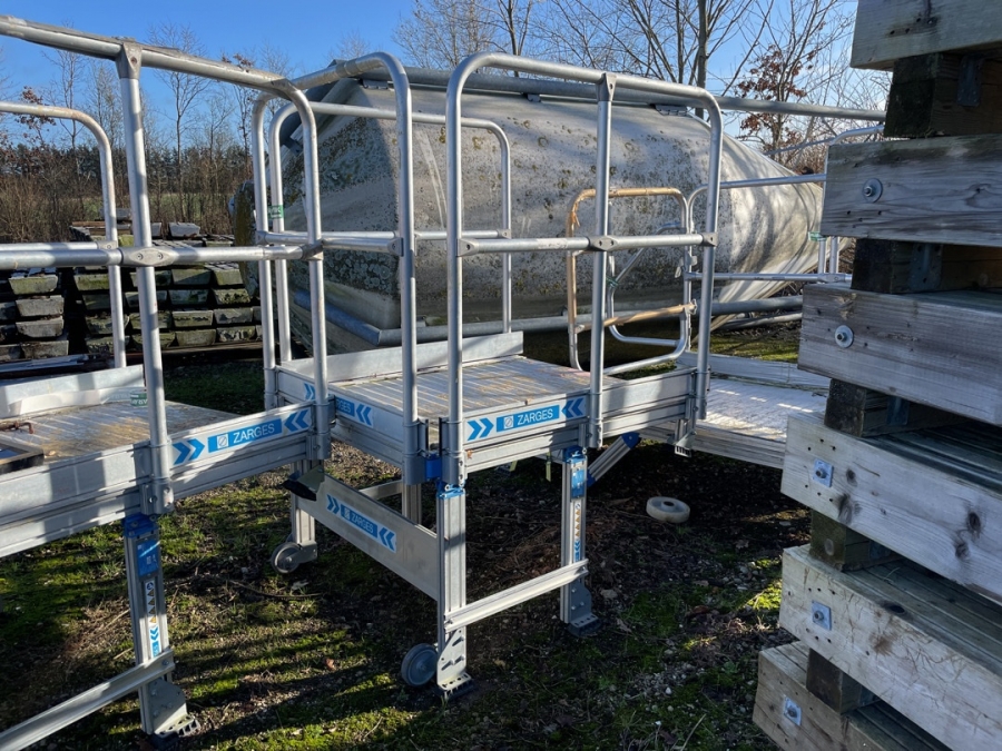 Klaravik Auktioner | Stige med platform