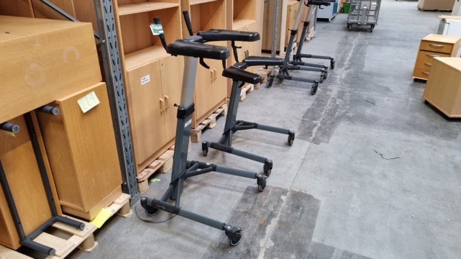 Klaravik Auktioner | Hospital inventar