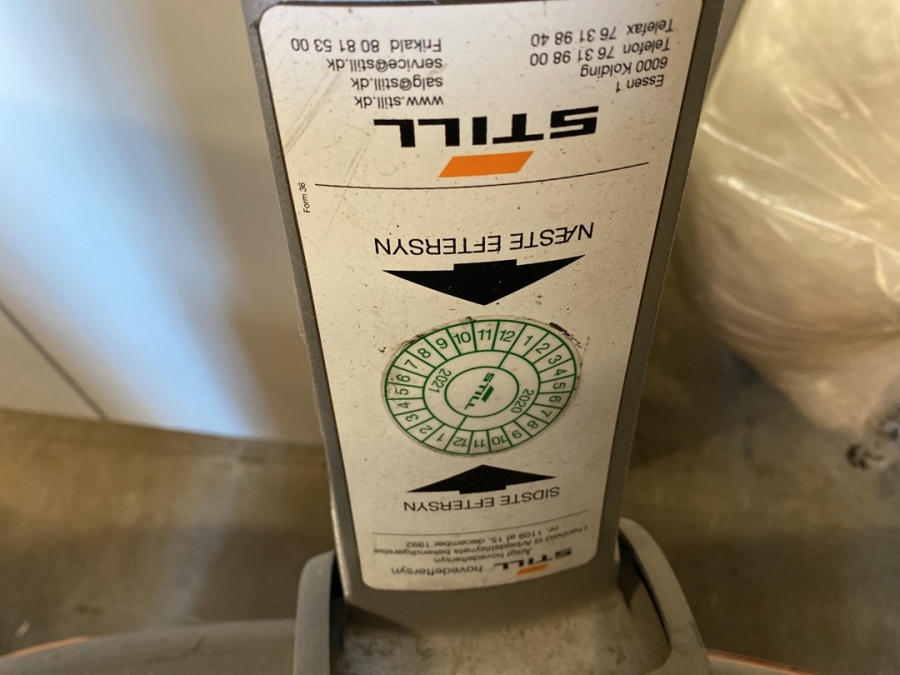 Klaravik Auktioner | El-hund