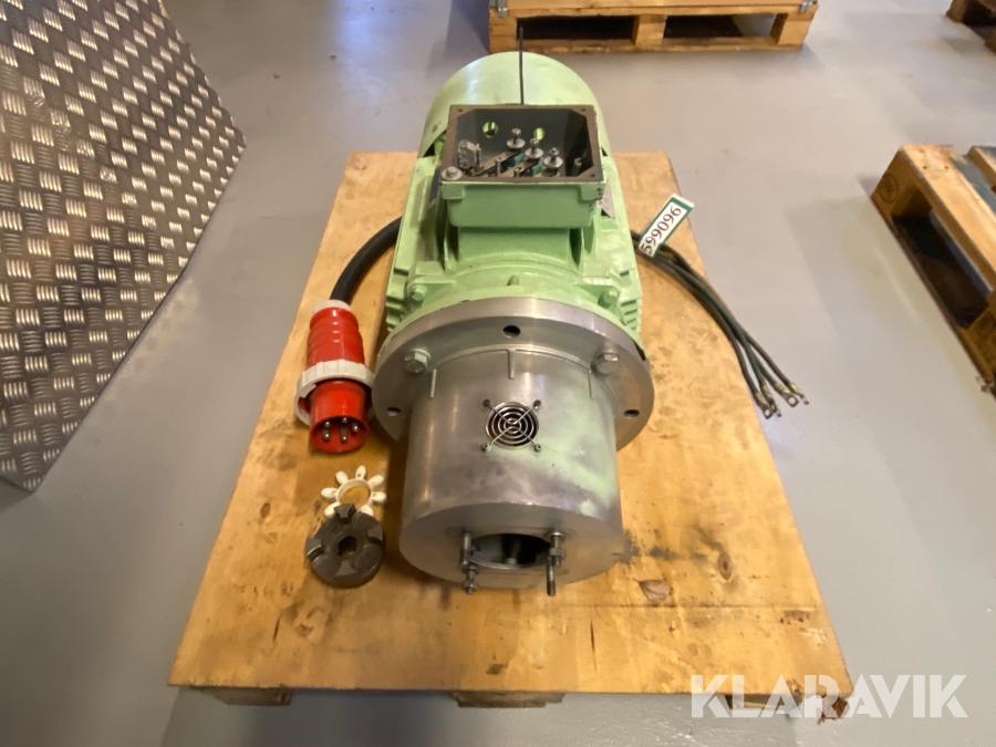 El motor Høyer Y252 180 L-4, Vordingborg, Klaravik auktioner