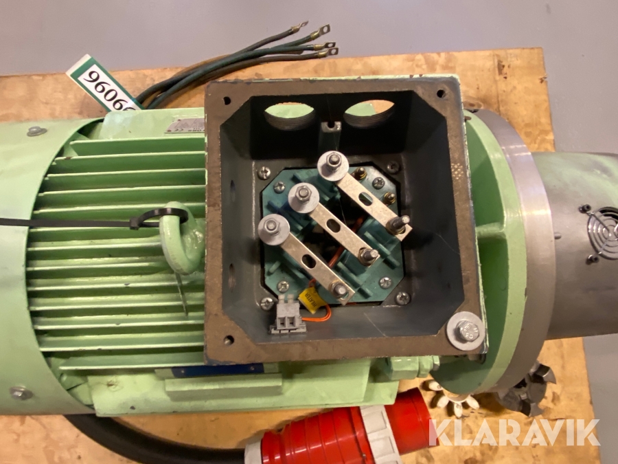 El motor Høyer Y252 180 L-4, Vordingborg, Klaravik auktioner