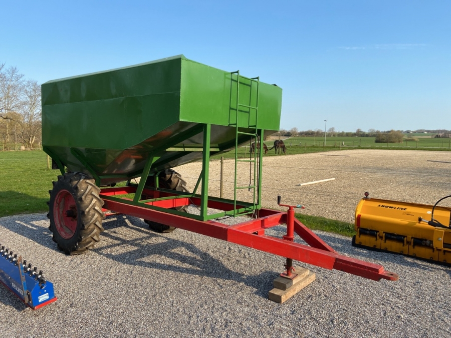 Klaravik Auktioner | Korn vogn