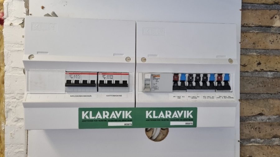 Klaravik Auktioner | El tavler