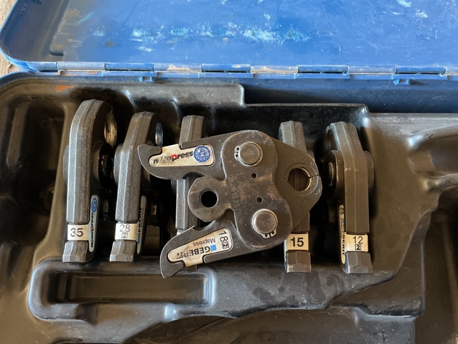 Klaravik Auktioner | Press kæber