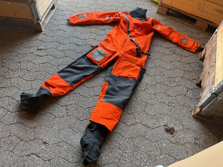 10 stk Overlevelses dragter