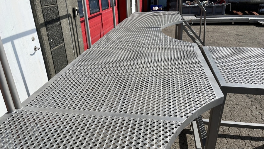 Klaravik Auktioner | Platform med trappe