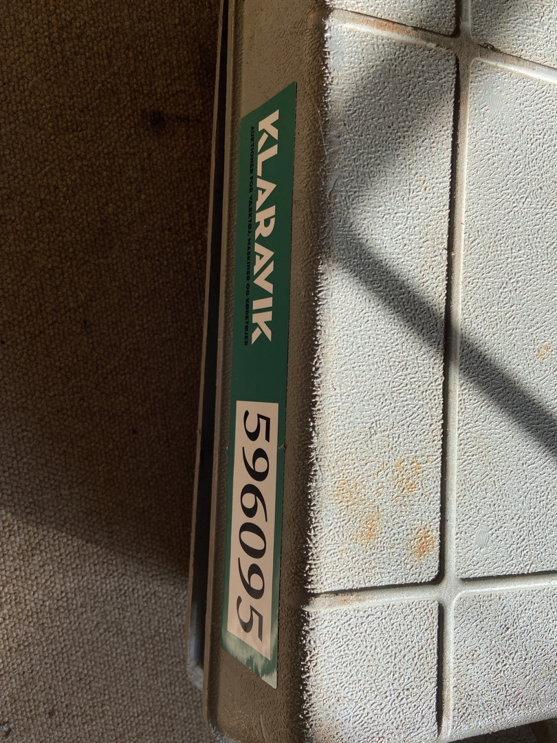 Klaravik Auktioner | Gevindskære