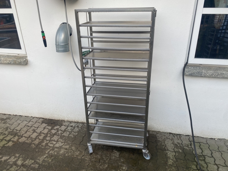 Klaravik Auktioner | Rustfri vogn med hjul