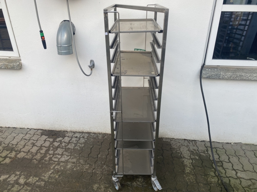 Klaravik Auktioner | Rustfri vogn med hjul