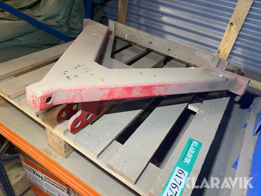 A-ramme med traktordæk og maskindel, Herning, Klaravik aukti