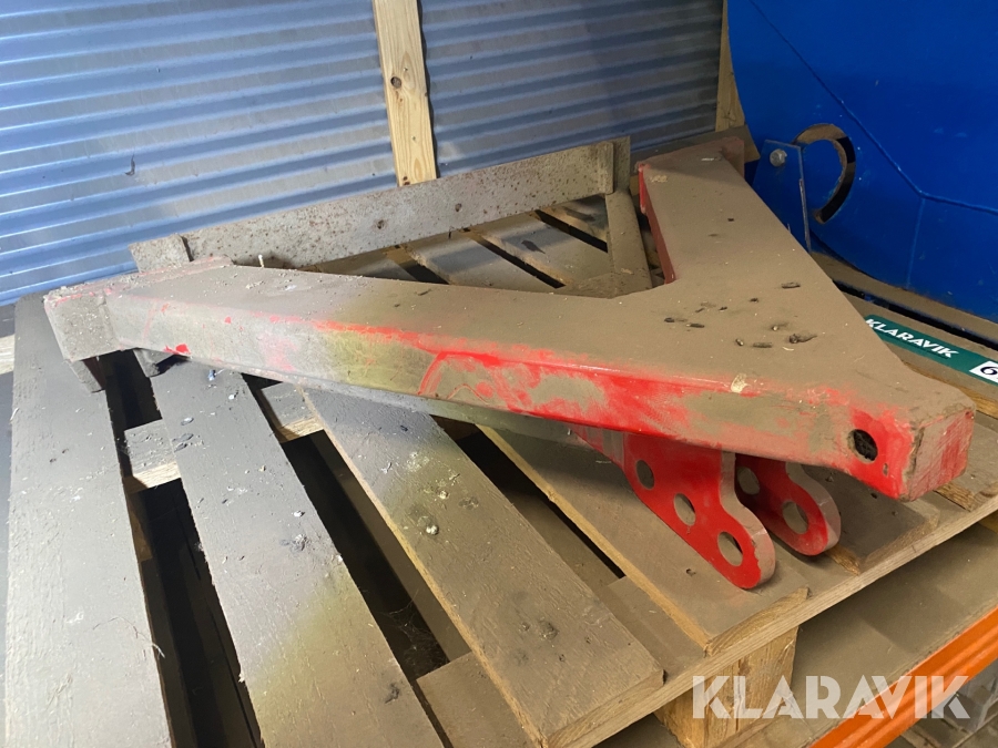 A-ramme med traktordæk og maskindel, Herning, Klaravik aukti