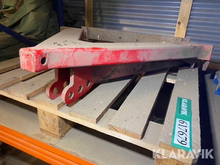 A-ramme med traktordæk og maskindel, Herning, Klaravik aukti