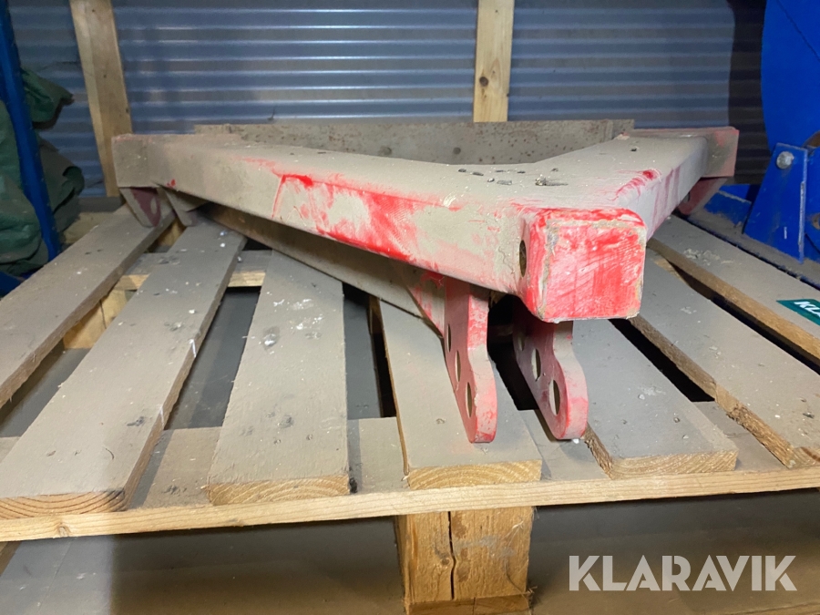 A-ramme med traktordæk og maskindel, Herning, Klaravik aukti