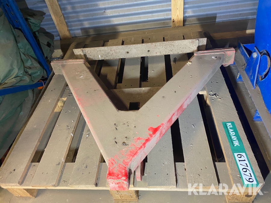 A-ramme med traktordæk og maskindel, Herning, Klaravik aukti