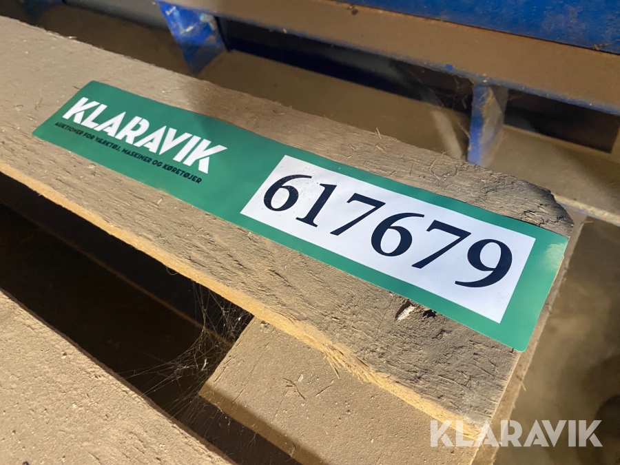 A-ramme med traktordæk og maskindel, Herning, Klaravik aukti