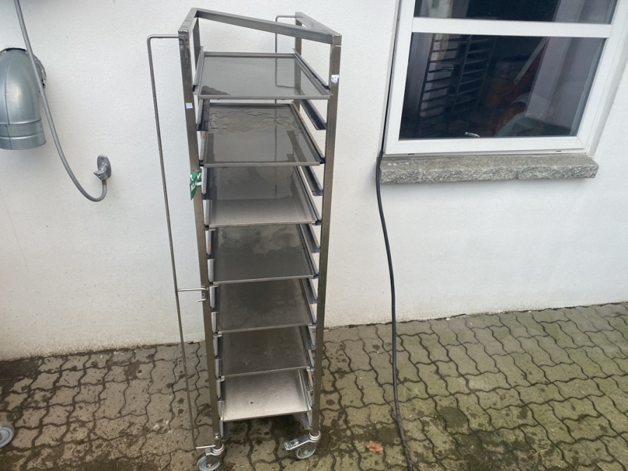 Klaravik Auktioner | Rustfri vogn med hjul