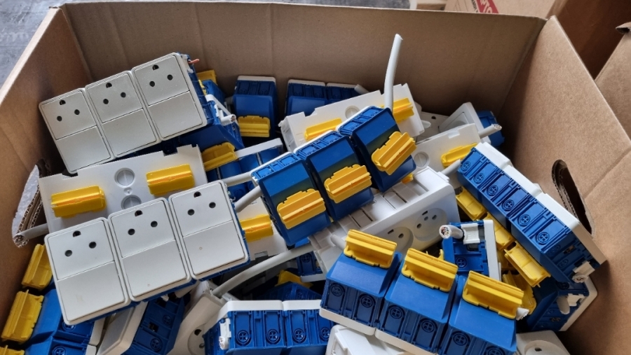 Kontakter / eludstyr mm.