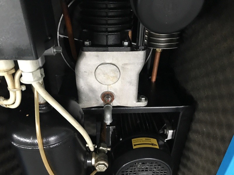 Klaravik Auktioner | Kompressor stempel