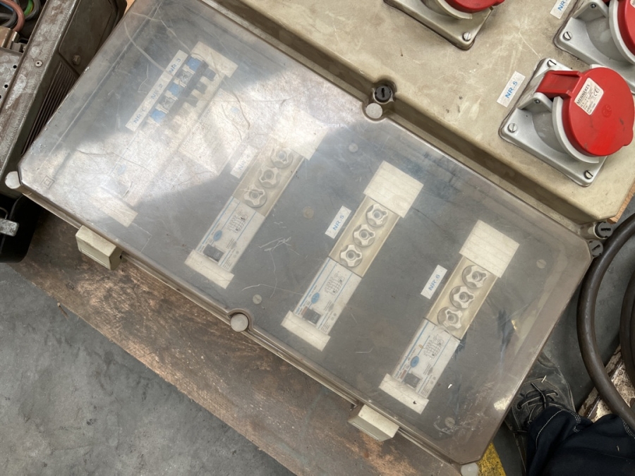 El tavler med skinne system