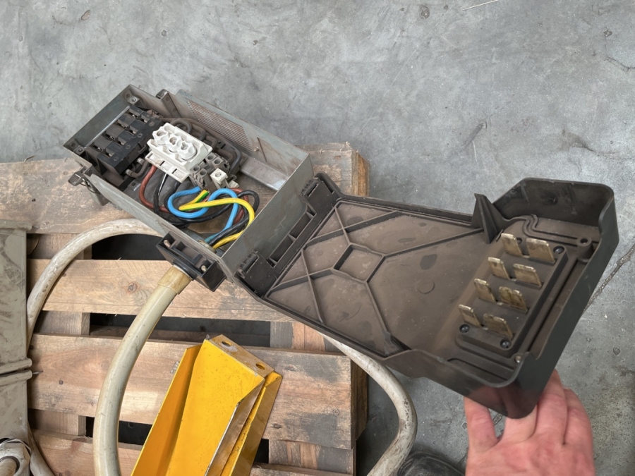 El tavler med skinne system