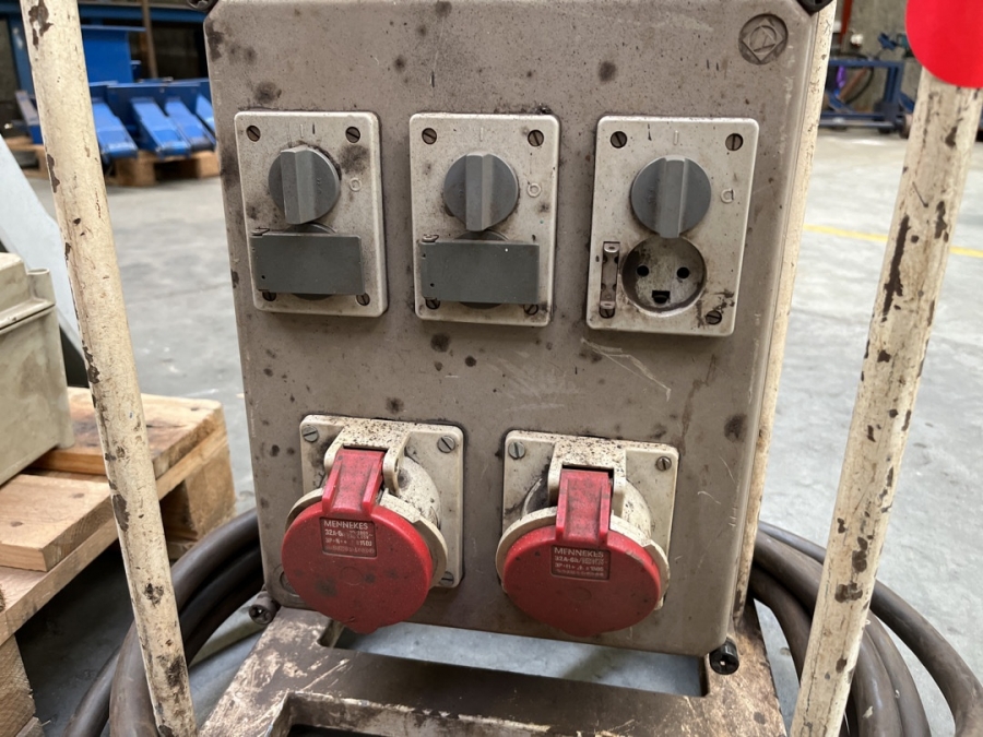 El tavler med skinne system