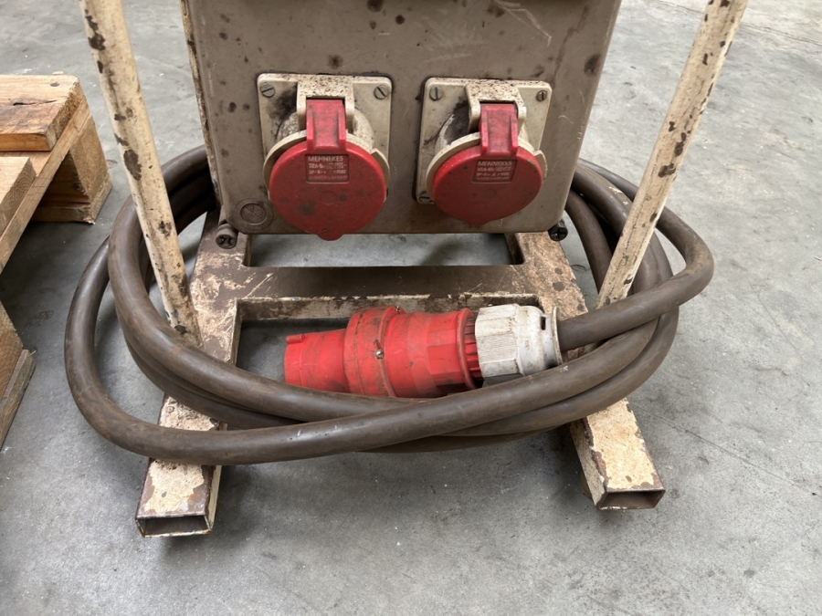 El tavler med skinne system