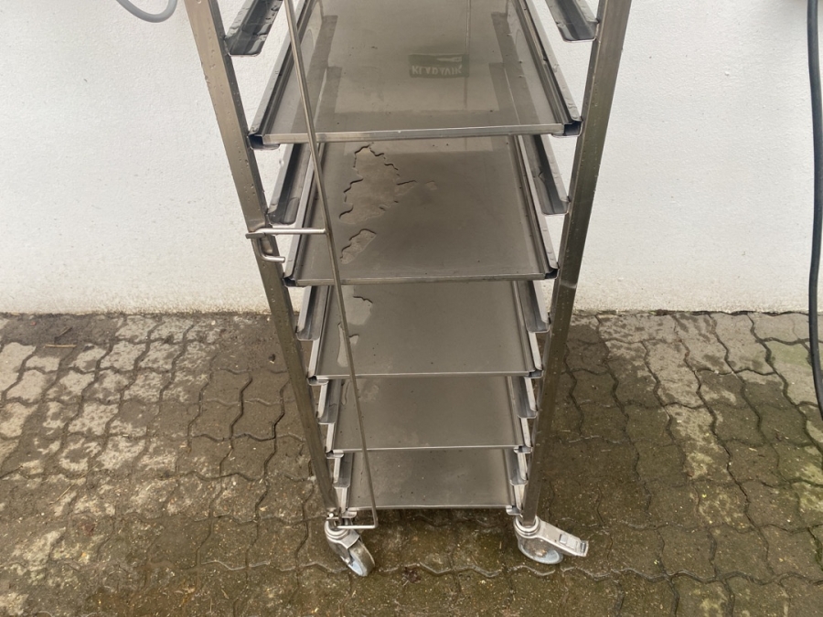 Klaravik Auktioner | Rustfri vogn med hjul