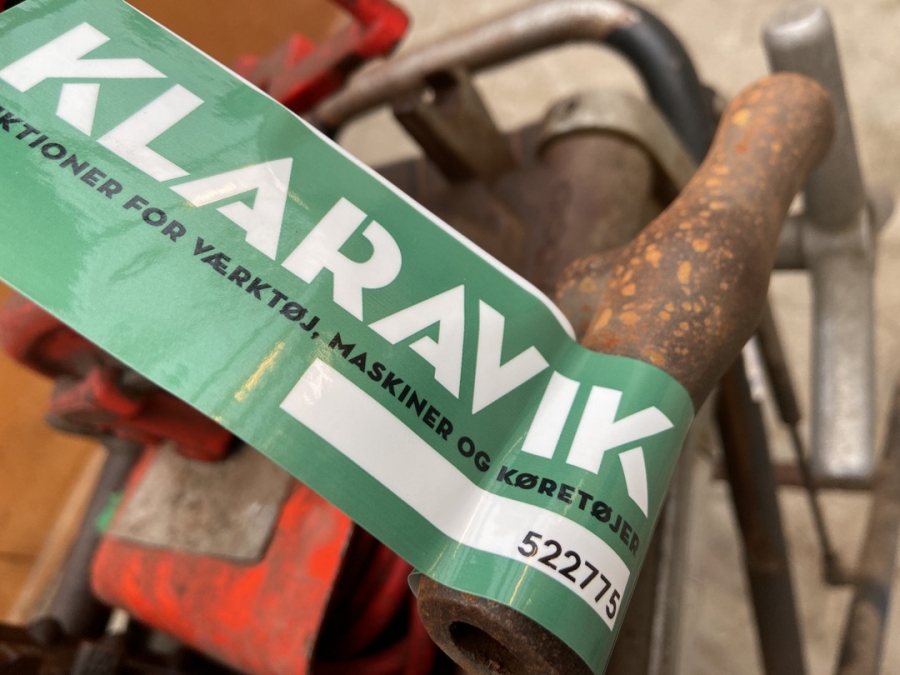 Klaravik Auktioner | Gevindskæremaskine