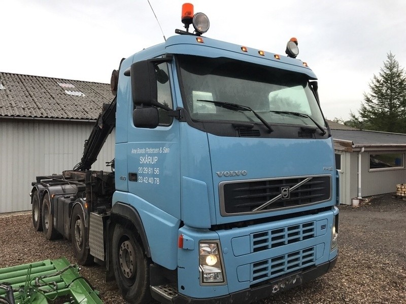 Containerbil med kran