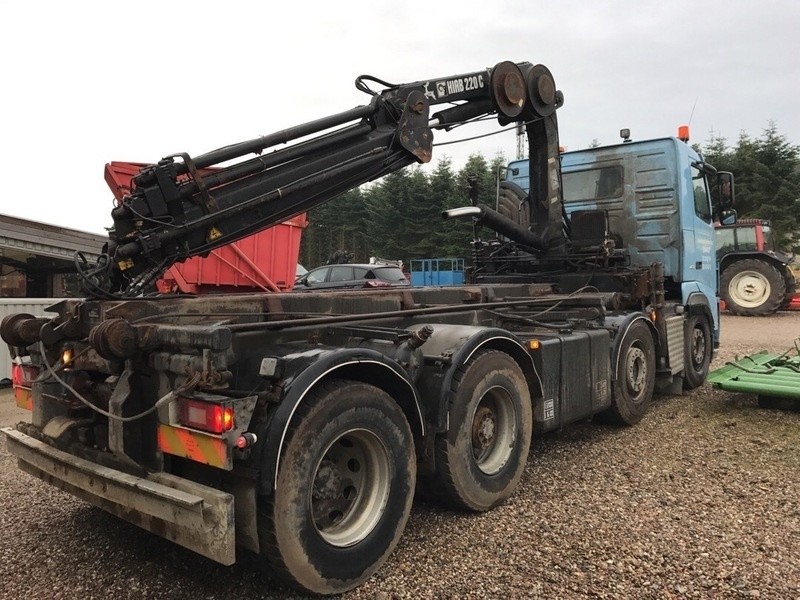 Containerbil med kran