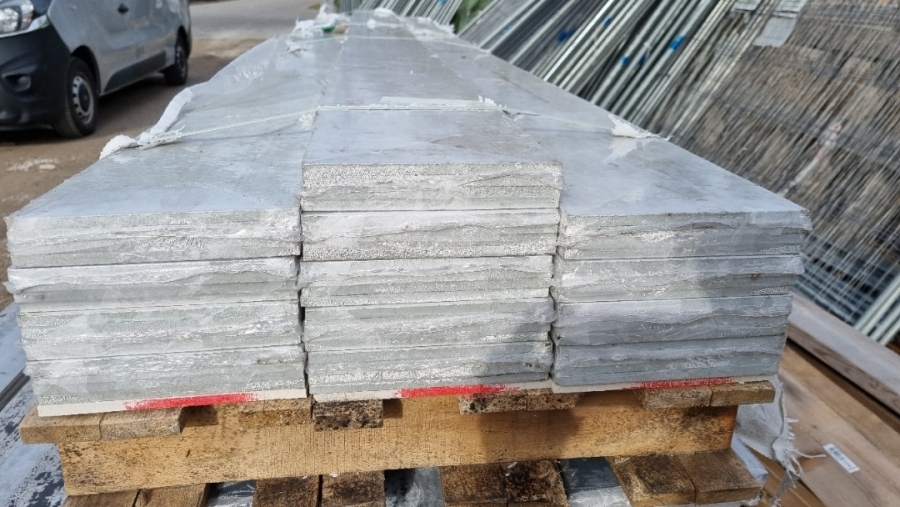 Klaravik Auktioner | Cembrit plader