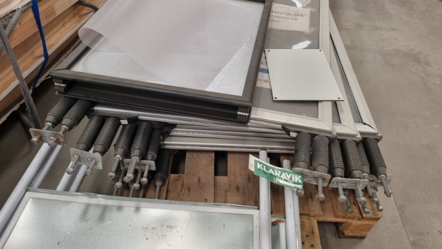 Klaravik Auktioner | Reklame skilte