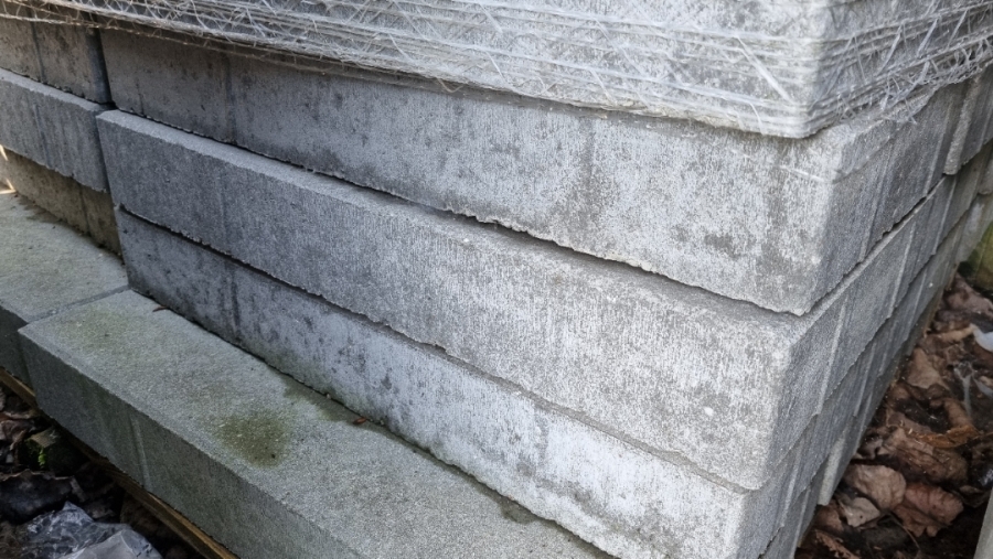 Klaravik Auktioner | Fliser/klodser