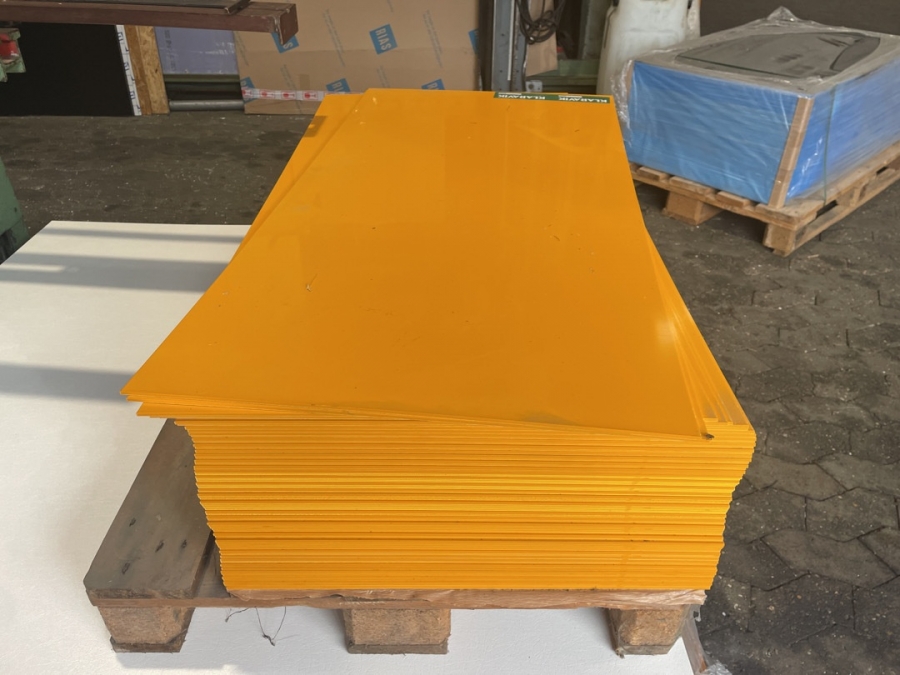 Klaravik Auktioner | Abs Plast plader gul