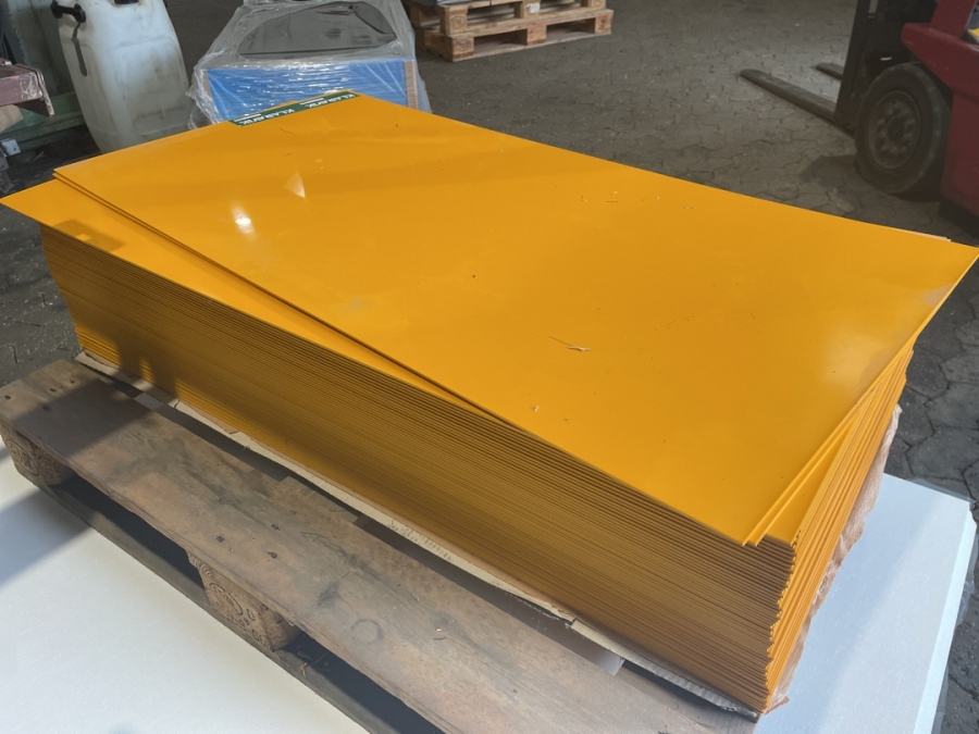 Klaravik Auktioner | Abs Plast plader gul