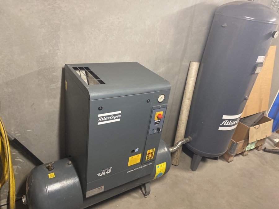 Stationær kompressor med tank