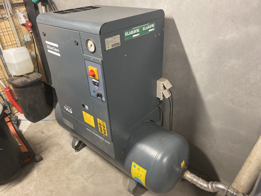 Stationær kompressor med tank