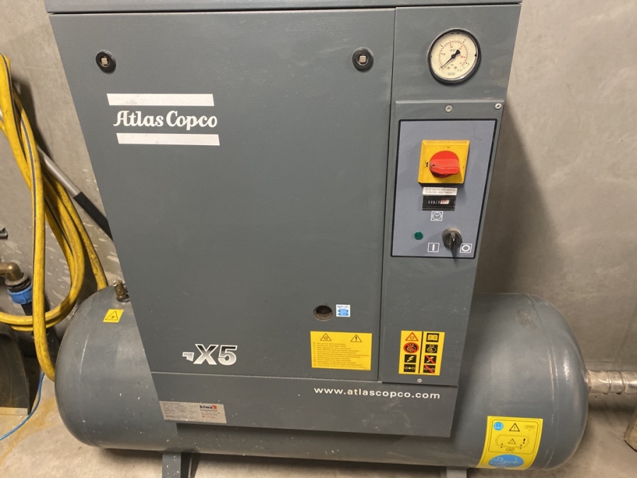 Stationær kompressor med tank