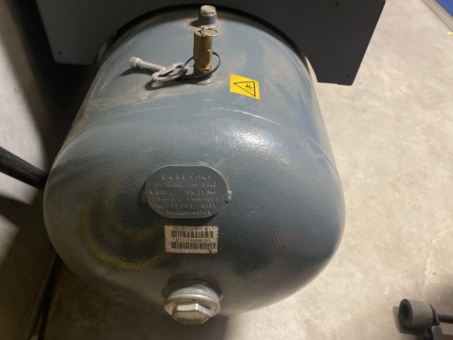 Stationær kompressor med tank