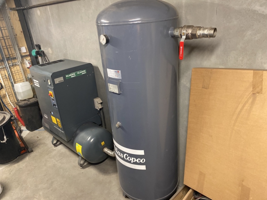 Stationær kompressor med tank