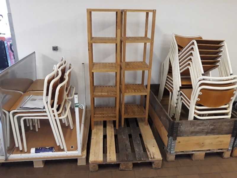 Klaravik Auktioner | Stole og reoler