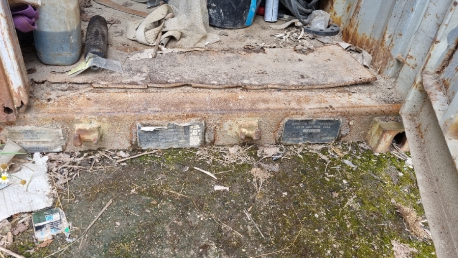 Klaravik Auktioner | Container med kloak udstyr