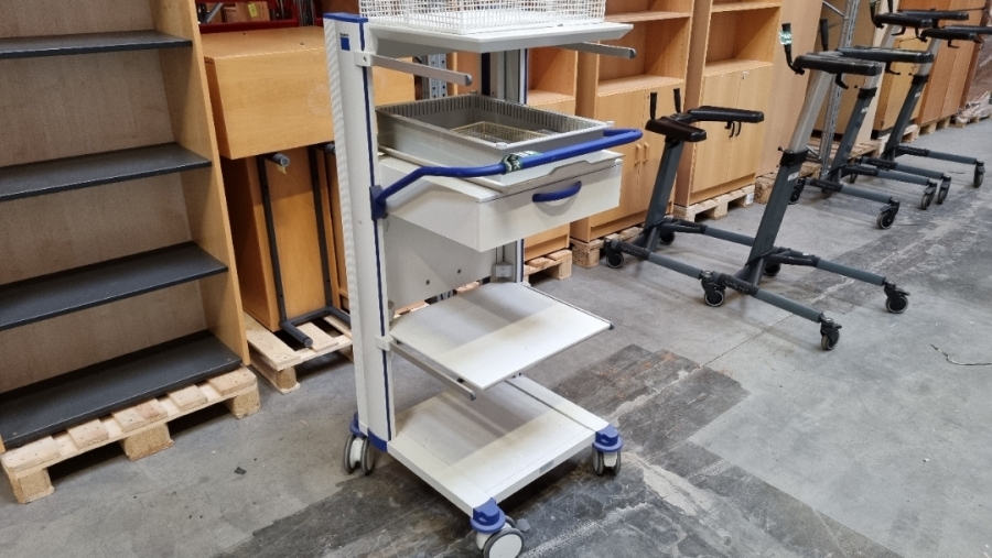 Klaravik Auktioner | Hospital inventar