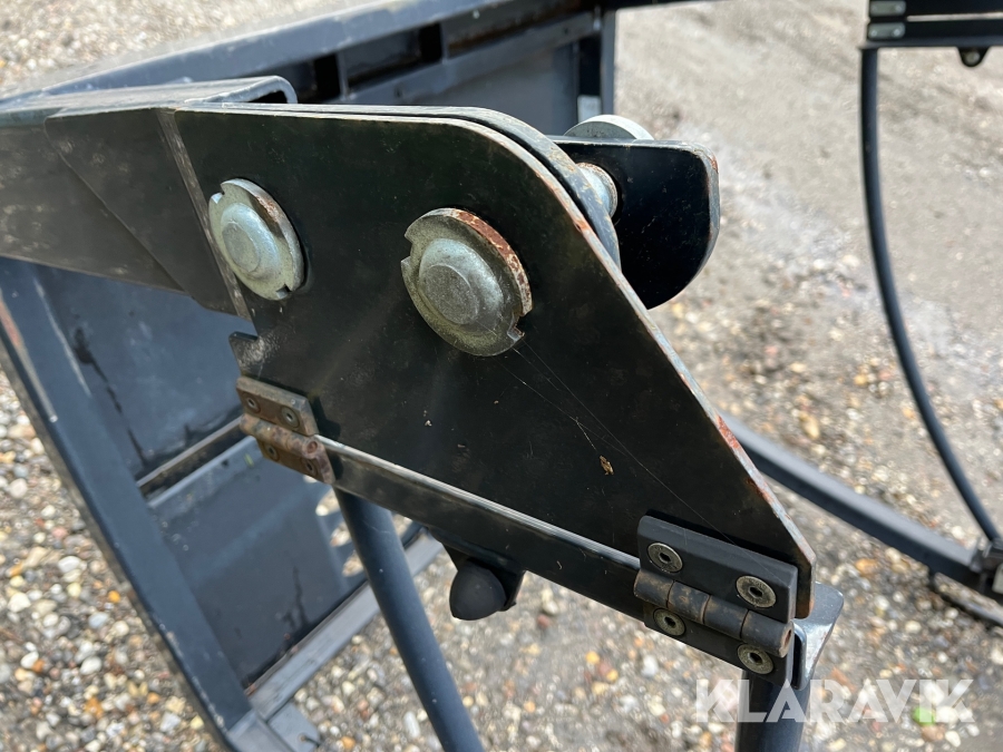 Førerhus til Giant. Safety Roof, Aalborg, Klaravik auktioner